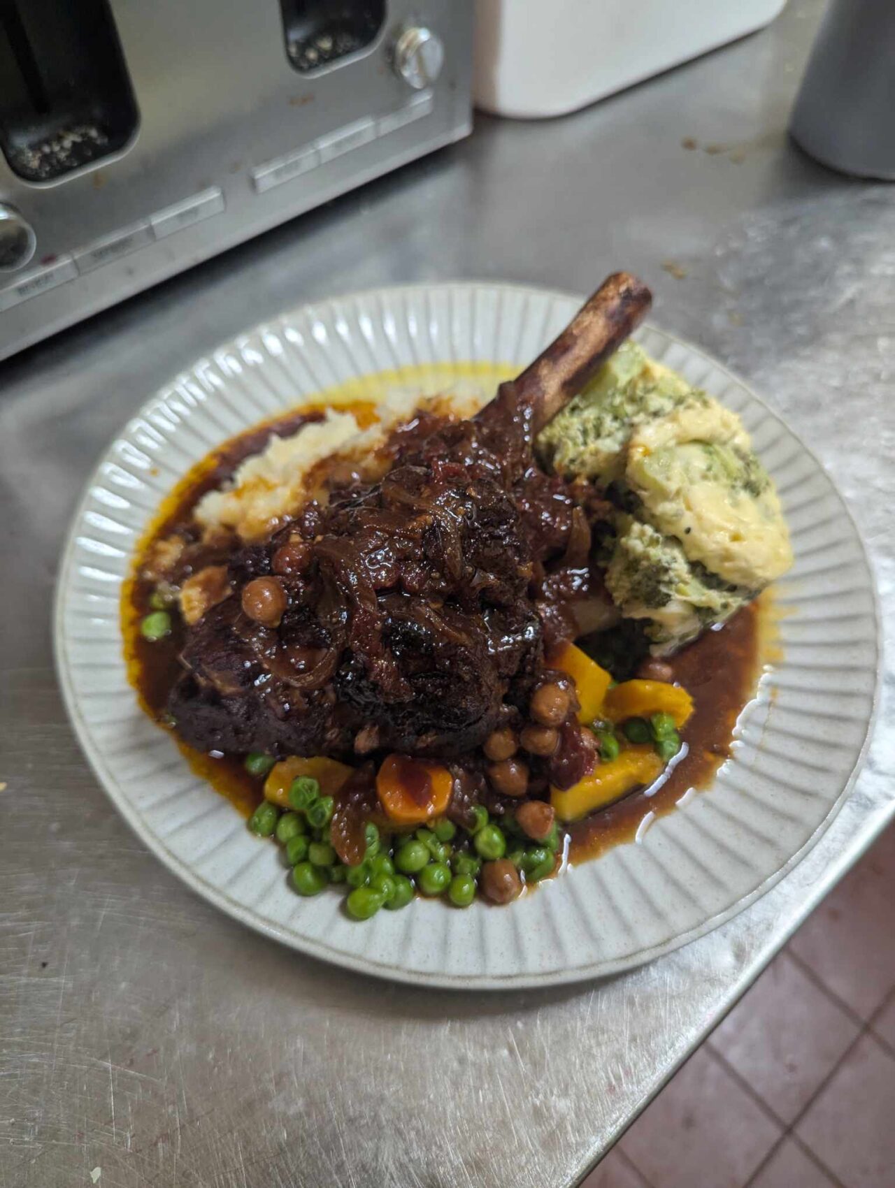 Mundrabilla Roadhouse | Our family-run roadhouse provides great food ...